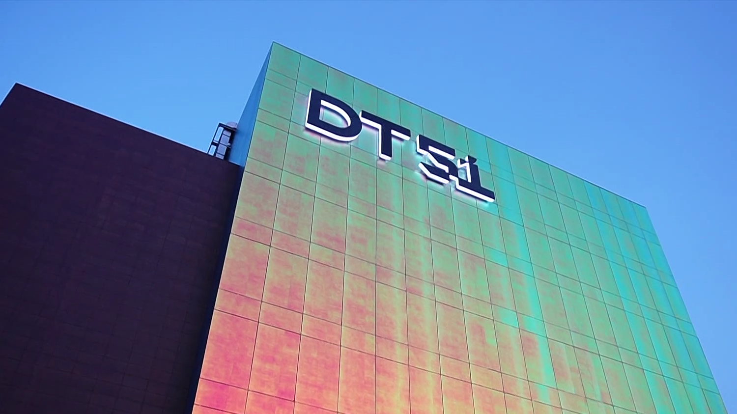 【首经今日看点】打卡亚奥社区新地标DT51 创新场景助力消费升级_北京时间