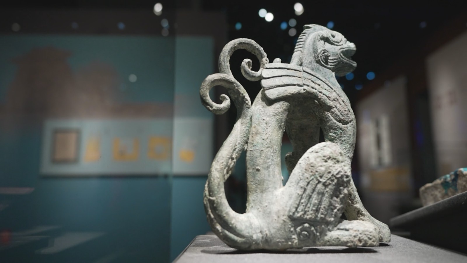 5·18国际博物馆日——高校女学生“活化”首博铜坐龙 ！_北京时间