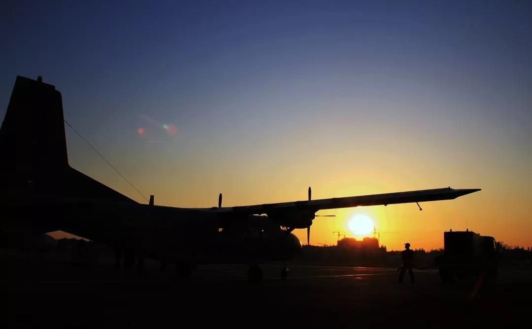 空军机务：维护战鹰的帅气存在_北京时间